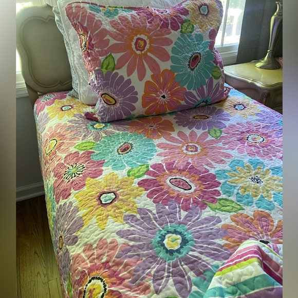 Nicole Miller | Bedding | Nicole Miller Home Twin Quilt With Sham ...